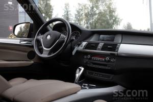 Black BMW X5 2010 in Jelgava, with an engine capacity of 3.00 L and mileage of 263 thousand km for 9450 €, photo 19 on AUTOMOTO.COM.LV