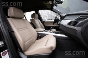 Black BMW X5 2010 in Jelgava, with an engine capacity of 3.00 L and mileage of 263 thousand km for 9450 €, photo 20 on AUTOMOTO.COM.LV