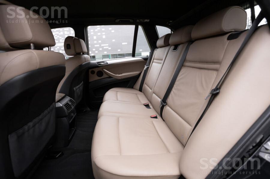 Black BMW X5 2010 in Jelgava, with an engine capacity of 3.00 L and mileage of 263 thousand km for 9450 €, photo 21 on AUTOMOTO.COM.LV