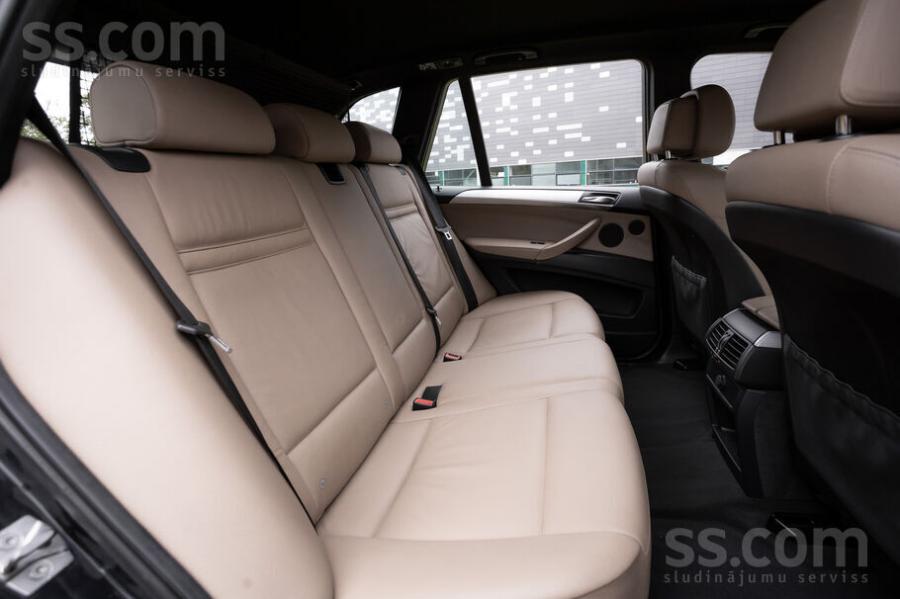 Black BMW X5 2010 in Jelgava, with an engine capacity of 3.00 L and mileage of 263 thousand km for 9450 €, photo 22 on AUTOMOTO.COM.LV