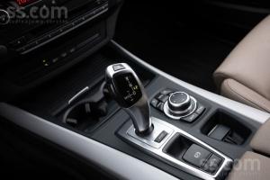 Black BMW X5 2010 in Jelgava, with an engine capacity of 3.00 L and mileage of 263 thousand km for 9450 €, photo 23 on AUTOMOTO.COM.LV