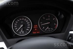 Black BMW X5 2010 in Jelgava, with an engine capacity of 3.00 L and mileage of 263 thousand km for 9450 €, photo 24 on AUTOMOTO.COM.LV