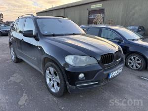 Black BMW X5 2010 in Riga, with an engine capacity of 3.00 L and mileage of 396 thousand km for 5900 €, photo 3 on AUTOMOTO.COM.LV