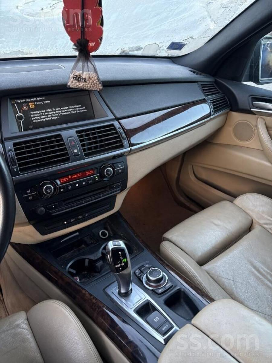 Black BMW X5 2010 in Riga, with an engine capacity of 3.00 L and mileage of 396 thousand km for 5900 €, photo 19 on AUTOMOTO.COM.LV
