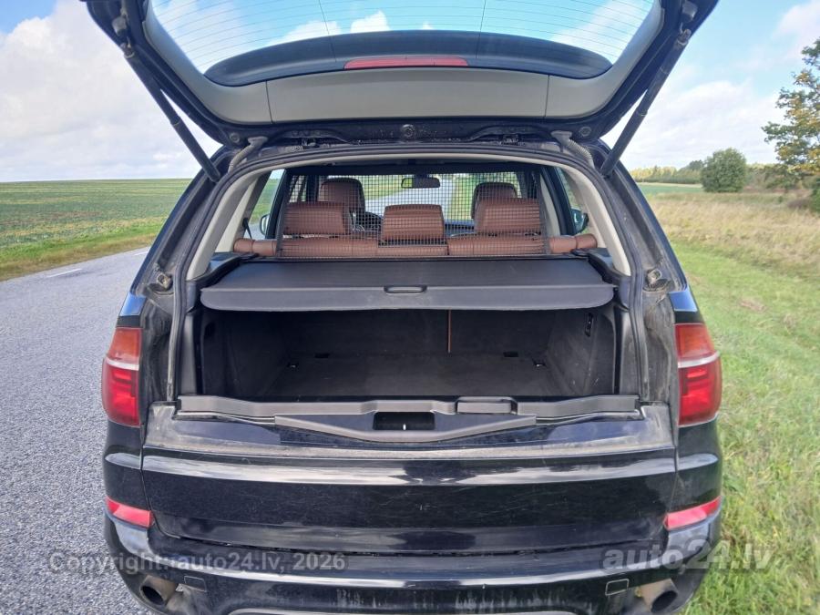 Melns BMW X5 2010 Rakvere, ar dzinēja tilpumu 3.00 L un nobraukumu 254 tūkst. km par 10499 €, foto 6 vietnē AUTOMOTO.COM.LV