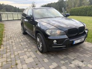 Black BMW X5 2010 in Riga, with an engine capacity of 3.00 L and mileage of 461 thousand km for 5400 €, photo 3 on AUTOMOTO.COM.LV