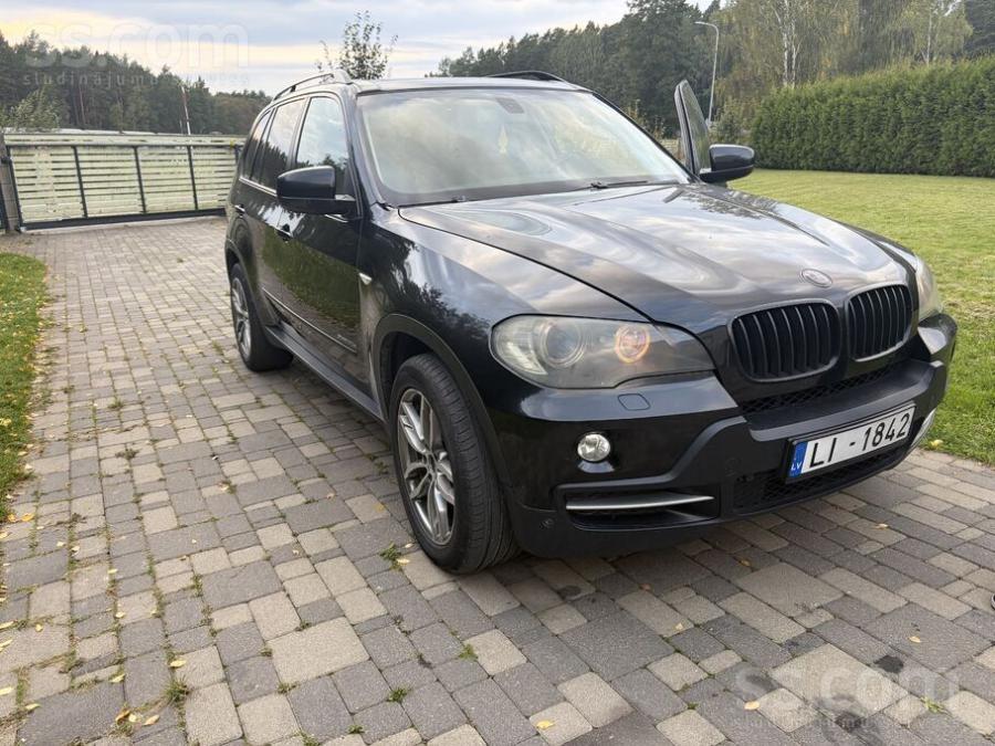Black BMW X5 2010 in Riga, with an engine capacity of 3.00 L and mileage of 461 thousand km for 5400 €, photo 3 on AUTOMOTO.COM.LV