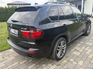 Black BMW X5 2010 in Riga, with an engine capacity of 3.00 L and mileage of 461 thousand km for 5400 €, photo 4 on AUTOMOTO.COM.LV