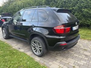 Black BMW X5 2010 in Riga, with an engine capacity of 3.00 L and mileage of 461 thousand km for 5400 €, photo 5 on AUTOMOTO.COM.LV