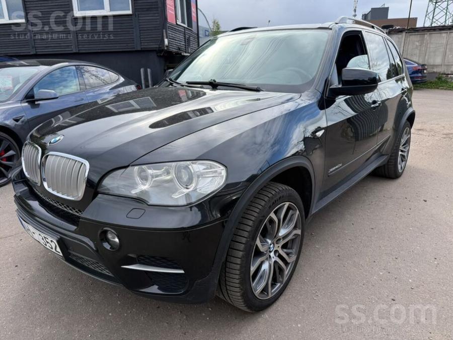 Black BMW X5 2010 in Riga, with an engine capacity of 3.00 L and mileage of 270 thousand km for 7790 €, photo 1 on AUTOMOTO.COM.LV