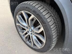 Black BMW X5 2010 in Riga, with an engine capacity of 3.00 L and mileage of 270 thousand km for 7790 €, photo 9 on AUTOMOTO.COM.LV