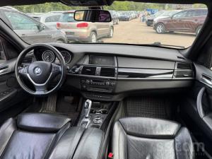 Black BMW X5 2010 in Riga, with an engine capacity of 3.00 L and mileage of 270 thousand km for 7790 €, photo 11 on AUTOMOTO.COM.LV