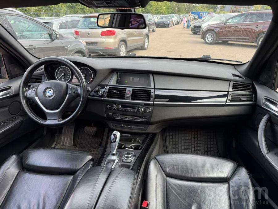 Black BMW X5 2010 in Riga, with an engine capacity of 3.00 L and mileage of 270 thousand km for 7790 €, photo 11 on AUTOMOTO.COM.LV