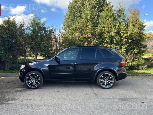 Melns BMW X5 2010 Daugavpils, ar dzinēja tilpumu 3.00 L un nobraukumu 306 tūkst. km par 8500 €, foto 1 vietnē AUTOMOTO.COM.LV