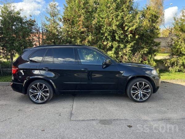 Melns BMW X5 2010 Daugavpils, ar dzinēja tilpumu 3.00 L un nobraukumu 306 tūkst. km par 8500 €, foto 3 vietnē AUTOMOTO.COM.LV