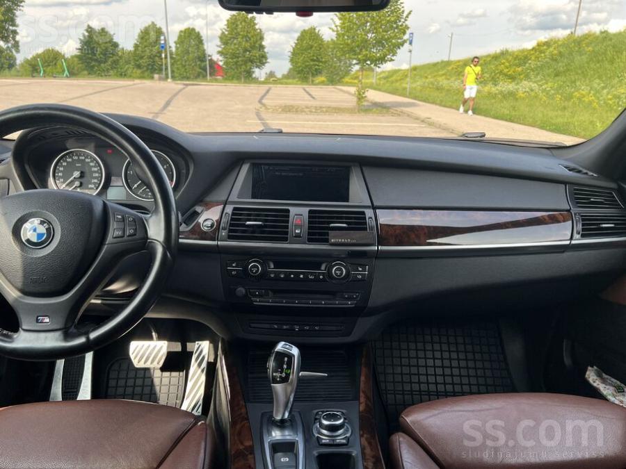 Melns BMW X5 2010 Daugavpils, ar dzinēja tilpumu 3.00 L un nobraukumu 306 tūkst. km par 8500 €, foto 10 vietnē AUTOMOTO.COM.LV