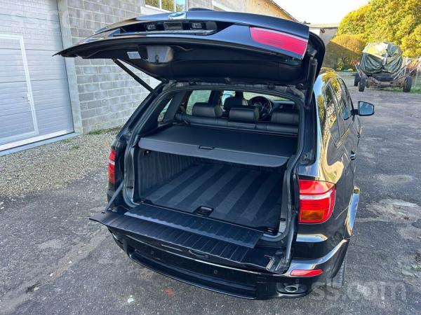 Melns BMW X5 2010 Rīga, ar dzinēja tilpumu 3.00 L un nobraukumu 279 tūkst. km par 10500 €, foto 8 vietnē AUTOMOTO.COM.LV