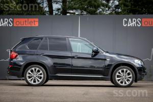 Melns BMW X5 2010 Rīga, ar dzinēja tilpumu 3.00 L un nobraukumu 394 tūkst. km par 7990 €, foto 5 vietnē AUTOMOTO.COM.LV