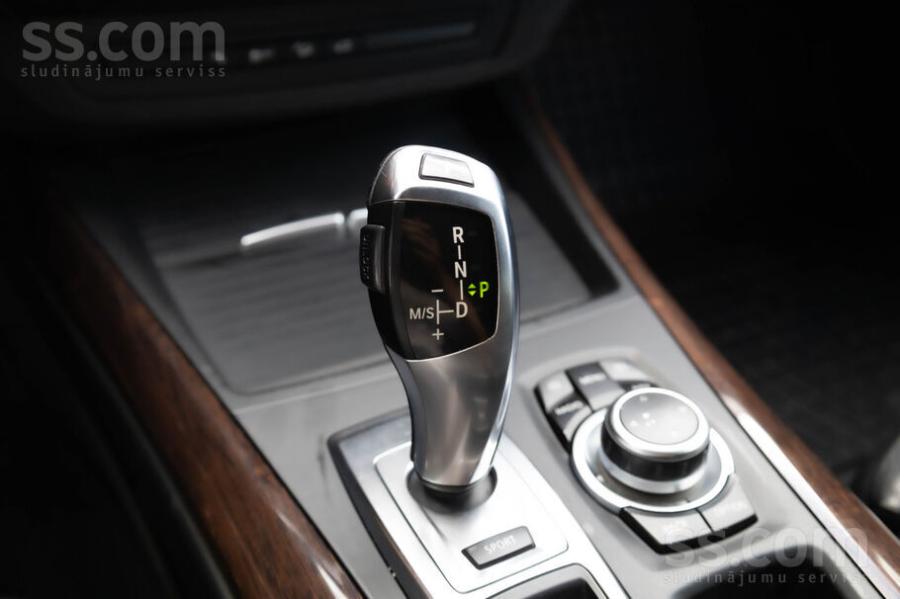 Melns BMW X5 2010 Rīga, ar dzinēja tilpumu 3.00 L un nobraukumu 394 tūkst. km par 7990 €, foto 16 vietnē AUTOMOTO.COM.LV