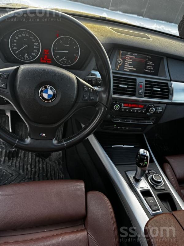 Melns BMW X5 2010 Rīga, ar dzinēja tilpumu 3.00 L un nobraukumu 270 tūkst. km par 10950 €, foto 9 vietnē AUTOMOTO.COM.LV