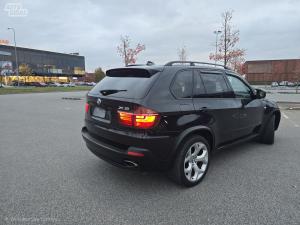 Black BMW X5 2010 in Klaipeda, with an engine capacity of 3.00 L and mileage of 280 thousand km for 8300 €, photo 4 on AUTOMOTO.COM.LV