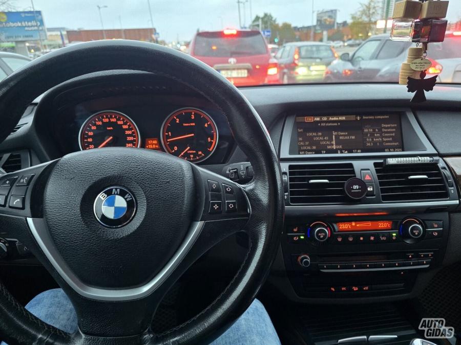Black BMW X5 2010 in Klaipeda, with an engine capacity of 3.00 L and mileage of 280 thousand km for 8300 €, photo 8 on AUTOMOTO.COM.LV