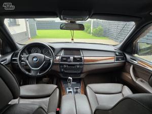 Black BMW X5 2010 in Klaipeda, with an engine capacity of 3.00 L and mileage of 280 thousand km for 8300 €, photo 10 on AUTOMOTO.COM.LV