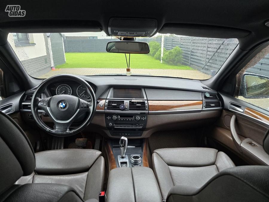 Black BMW X5 2010 in Klaipeda, with an engine capacity of 3.00 L and mileage of 280 thousand km for 8300 €, photo 10 on AUTOMOTO.COM.LV