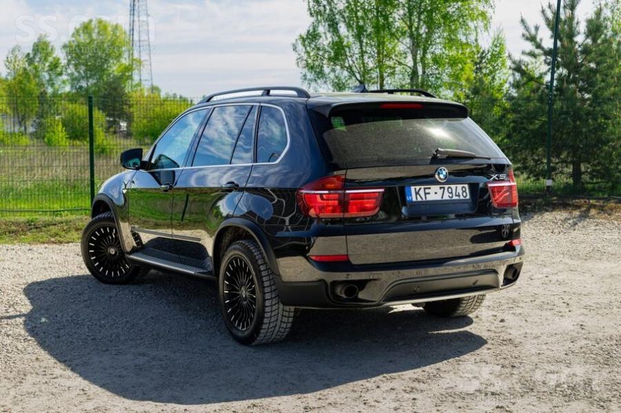 Black BMW X5 2011 in Riga, with an engine capacity of 3.00 L and mileage of 0 thousand km for 11500 €, photo 4 on AUTOMOTO.COM.LV
