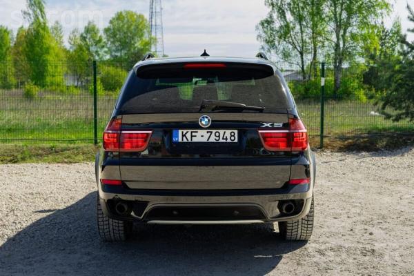 Black BMW X5 2011 in Riga, with an engine capacity of 3.00 L and mileage of 0 thousand km for 11500 €, photo 5 on AUTOMOTO.COM.LV