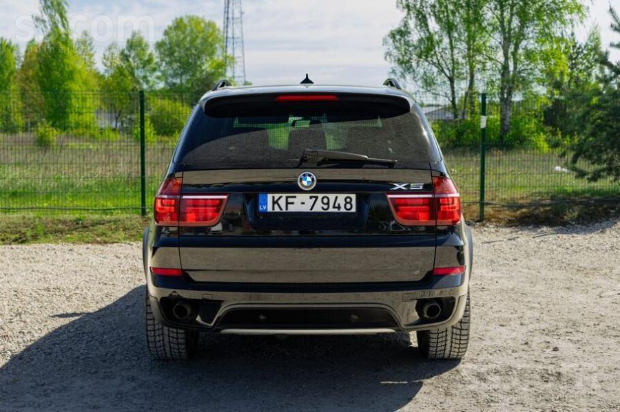 Black BMW X5 2011 in Riga, with an engine capacity of 3.00 L and mileage of 0 thousand km for 11500 €, photo 5 on AUTOMOTO.COM.LV