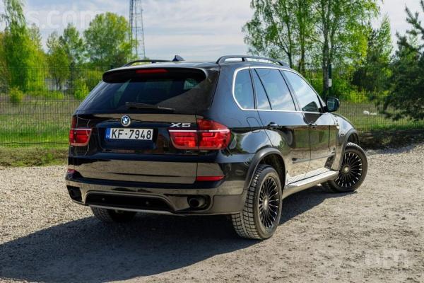 Black BMW X5 2011 in Riga, with an engine capacity of 3.00 L and mileage of 0 thousand km for 11500 €, photo 6 on AUTOMOTO.COM.LV