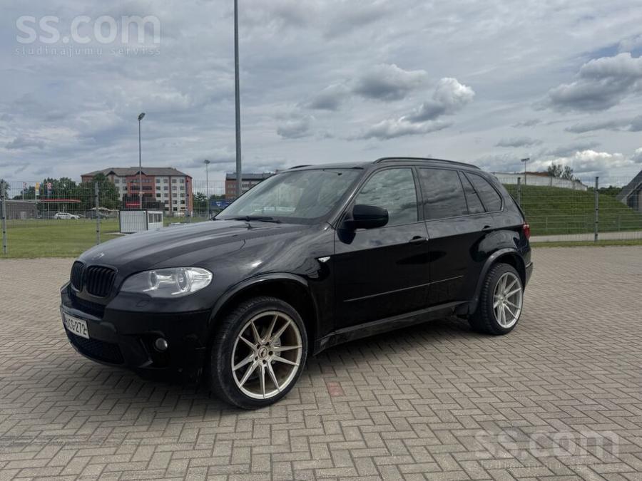 Melns BMW X5 2011 Valmiera, ar dzinēja tilpumu 3.00 L un nobraukumu 0 tūkst. km par 18950 €, foto 2 vietnē AUTOMOTO.COM.LV