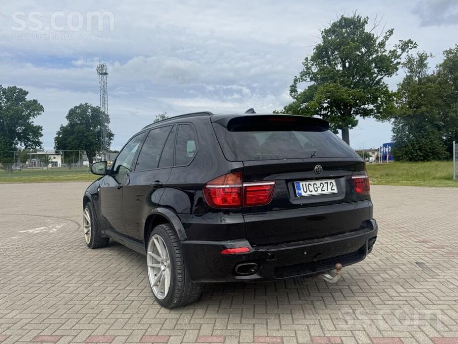 Melns BMW X5 2011 Valmiera, ar dzinēja tilpumu 3.00 L un nobraukumu 0 tūkst. km par 18950 €, foto 3 vietnē AUTOMOTO.COM.LV
