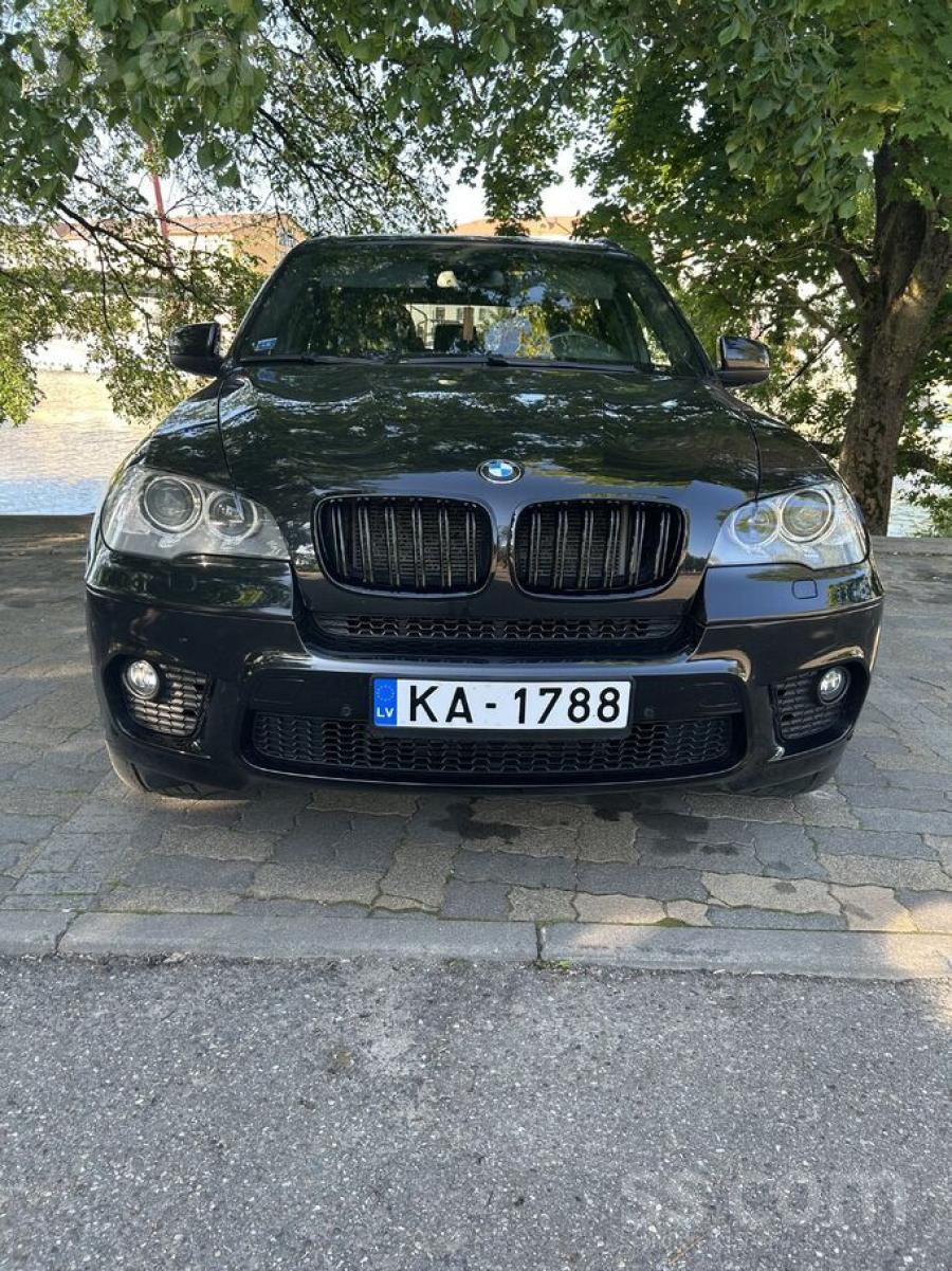 Black BMW X5 2011 in Jelgava, with an engine capacity of 3.00 L and mileage of 176 thousand km for 12500 €, photo 1 on AUTOMOTO.COM.LV
