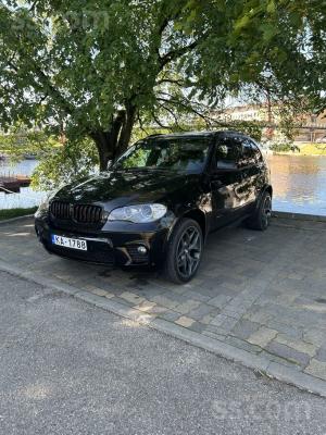 Black BMW X5 2011 in Jelgava, with an engine capacity of 3.00 L and mileage of 176 thousand km for 12500 €, photo 4 on AUTOMOTO.COM.LV