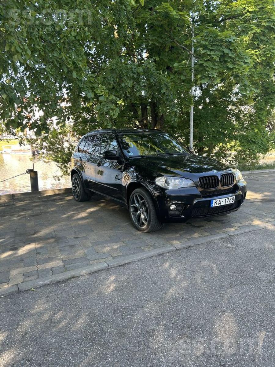 Black BMW X5 2011 in Jelgava, with an engine capacity of 3.00 L and mileage of 176 thousand km for 12500 €, photo 5 on AUTOMOTO.COM.LV