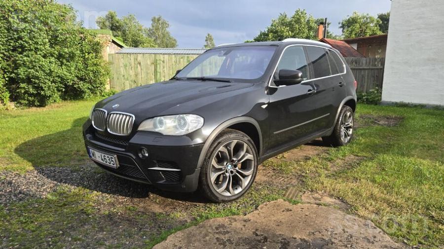 Black BMW X5 2011 in Riga, with an engine capacity of 3.00 L and mileage of 229 thousand km for 12500 €, photo 1 on AUTOMOTO.COM.LV