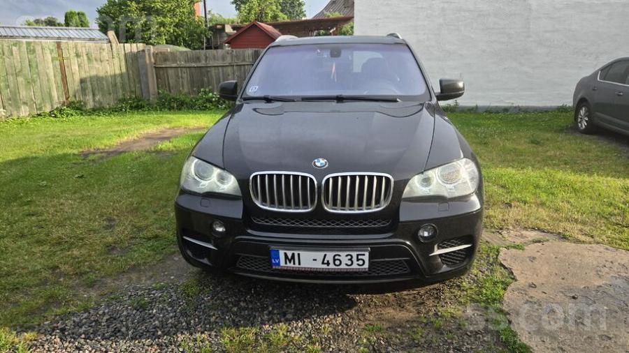 Black BMW X5 2011 in Riga, with an engine capacity of 3.00 L and mileage of 229 thousand km for 12500 €, photo 2 on AUTOMOTO.COM.LV