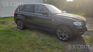Black BMW X5 2011 in Riga, with an engine capacity of 3.00 L and mileage of 229 thousand km for 12500 €, photo 3 on AUTOMOTO.COM.LV