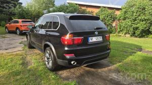 Black BMW X5 2011 in Riga, with an engine capacity of 3.00 L and mileage of 229 thousand km for 12500 €, photo 4 on AUTOMOTO.COM.LV