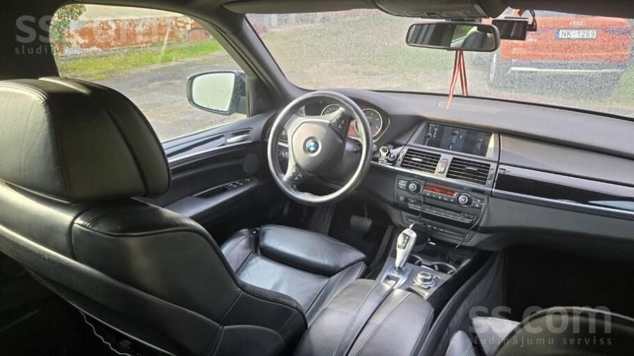 Black BMW X5 2011 in Riga, with an engine capacity of 3.00 L and mileage of 229 thousand km for 12500 €, photo 8 on AUTOMOTO.COM.LV