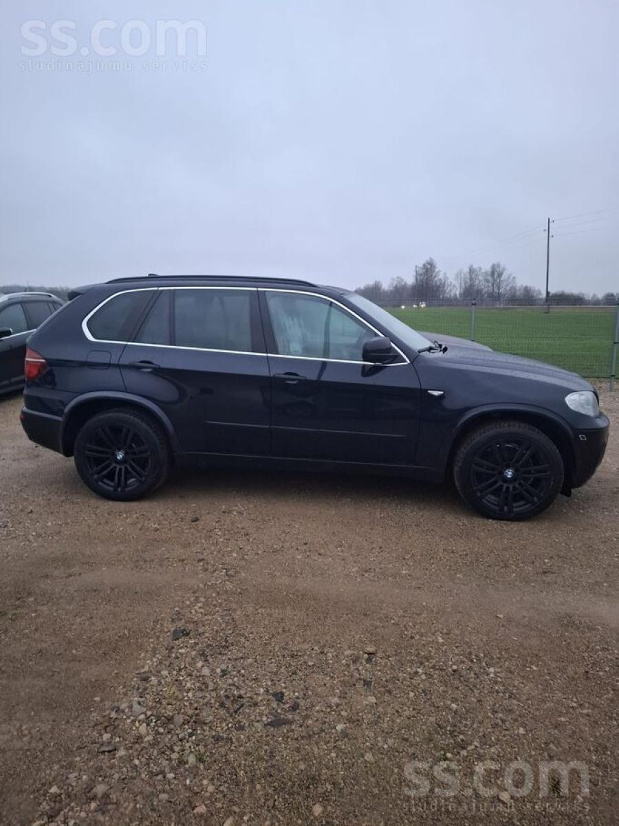 Black BMW X5 2011 in Tukums, with an engine capacity of 3.00 L and mileage of 0 thousand km for 15500 €, photo 2 on AUTOMOTO.COM.LV