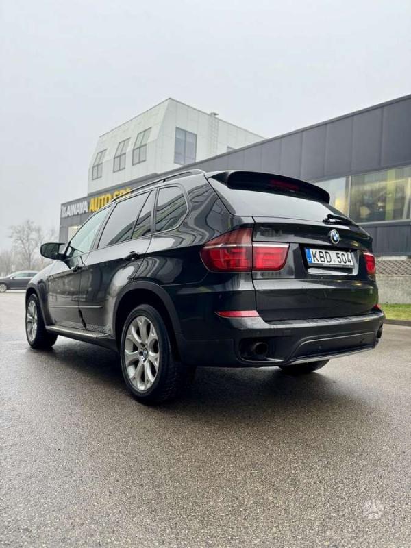 Melns BMW X5 2011 Viļņa, ar dzinēja tilpumu 2.99 L un nobraukumu 215 tūkst. km par 9500 €, foto 1 vietnē AUTOMOTO.COM.LV