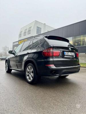 Black BMW X5 2011 in Vilnius, with an engine capacity of 2.99 L and mileage of 215 thousand km for 9500 €, photo  on AUTOMOTO.COM.LV