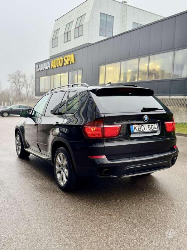 Melns BMW X5 2011 Viļņa, ar dzinēja tilpumu 2.99 L un nobraukumu 215 tūkst. km par 9500 €, foto 8 vietnē AUTOMOTO.COM.LV