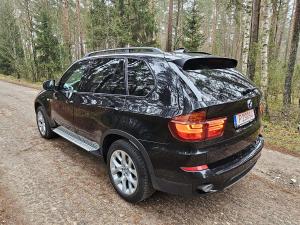 Black BMW X5 2011 in Vilnius, with an engine capacity of 2.99 L and mileage of 275 thousand km for 12800 €, photo 3 on AUTOMOTO.COM.LV