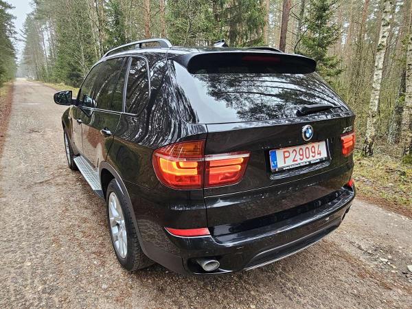 Melns BMW X5 2011 Viļņa, ar dzinēja tilpumu 2.99 L un nobraukumu 275 tūkst. km par 12800 €, foto 4 vietnē AUTOMOTO.COM.LV