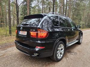 Black BMW X5 2011 in Vilnius, with an engine capacity of 2.99 L and mileage of 275 thousand km for 12800 €, photo 5 on AUTOMOTO.COM.LV