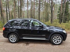 Black BMW X5 2011 in Vilnius, with an engine capacity of 2.99 L and mileage of 275 thousand km for 12800 €, photo 7 on AUTOMOTO.COM.LV